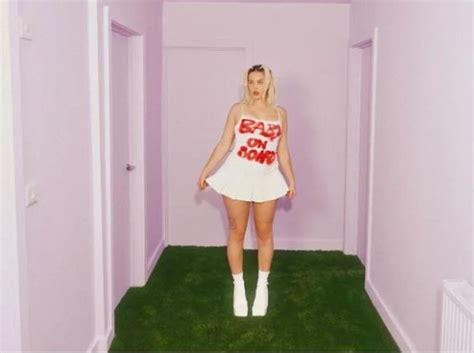 Foto Në Shtëpinë E çuditshme Të Anne Marie Aty Ku Dyshemeja është Një