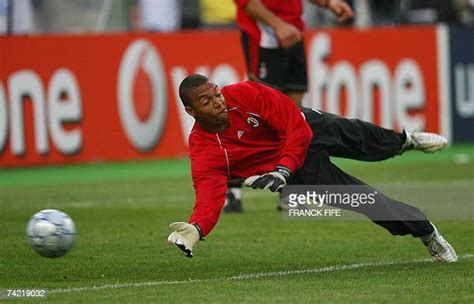 Goalkeeper Dida Photos And Premium High Res Pictures Getty Images