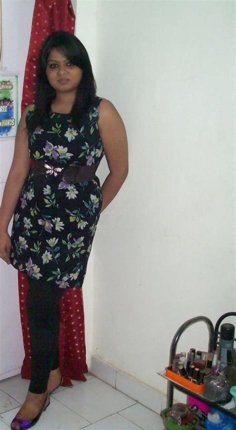 Hot Indian Babe Exposing Indian Girls Club