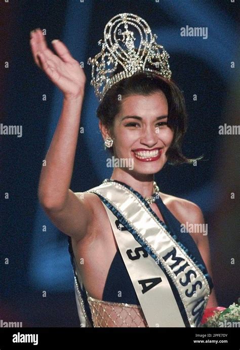 Miss Usa Brook Lee Of Hawaii Waves To The Audience After Being
