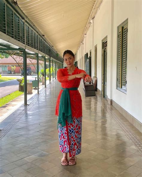 9 Kebaya Tradisional hingga Modern ala Rania Yamin