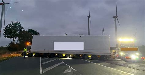 Schwertransport Blockiert Stundenlang Fahrbahn Der B68 Im Kreis