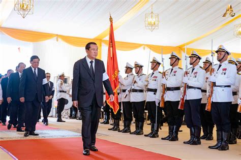 សម្ដេចតេជោអញ្ជើញទៅគោរពវិញ្ញាណក្ខន្ធព្រះសពសម្ដេចព្រះអគ្គមហាសង្ឃរាជ ទេព វង្ស