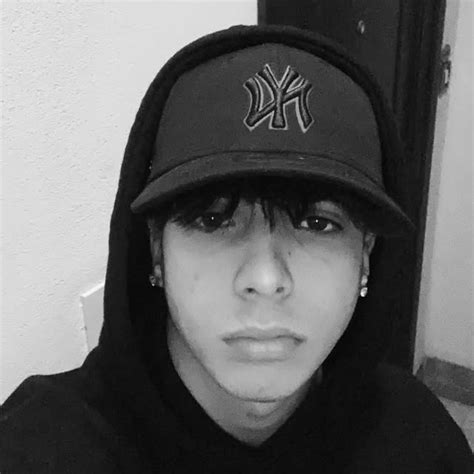 9🖤 Andreaspano • Threads Say More