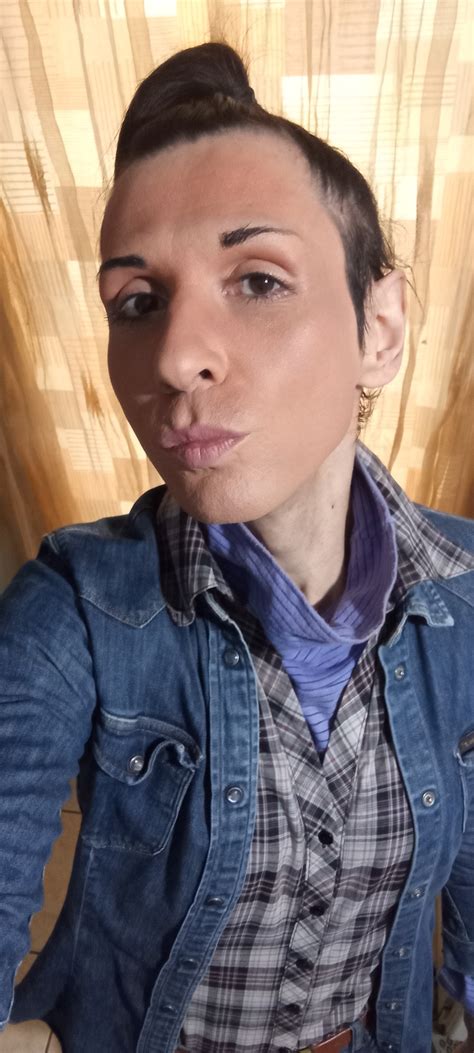 Basic Selfies Photo 2