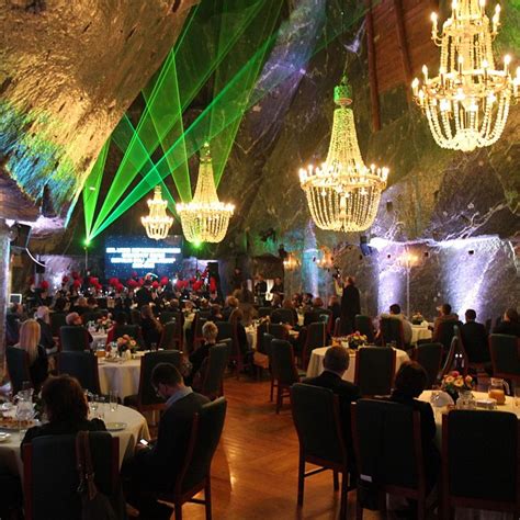 普通的房子进去后竟是美轮美奂的地下宫殿…这座传奇盐矿简直太惊艳！ 英国那些事儿