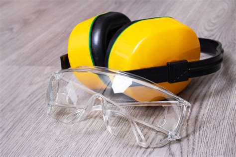 How To Choose Safety Glasses A Buyers Guide