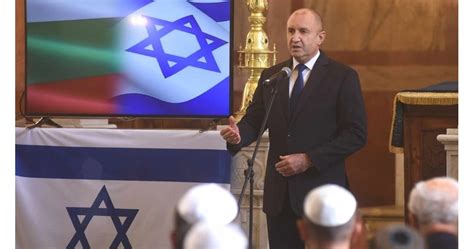 Гаф в синагогата Румен Радев без шапка въпреки че е задължително