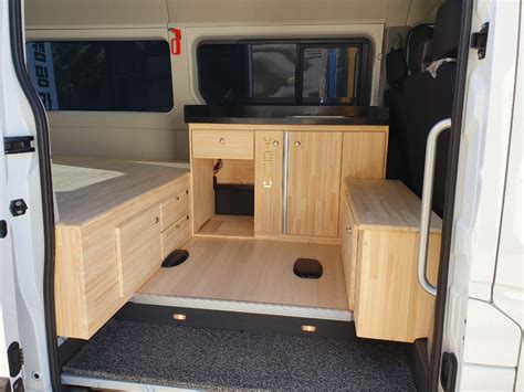 욜로캠핑카제작자작공방 Band