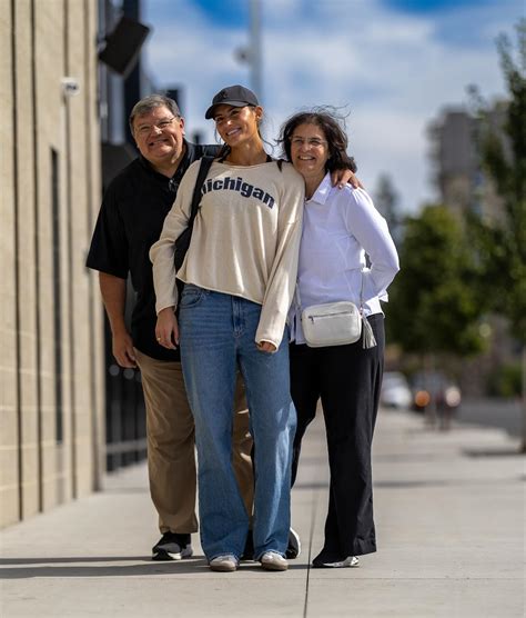 Izzy Nino Izzyni • Instagram Photos And Videos