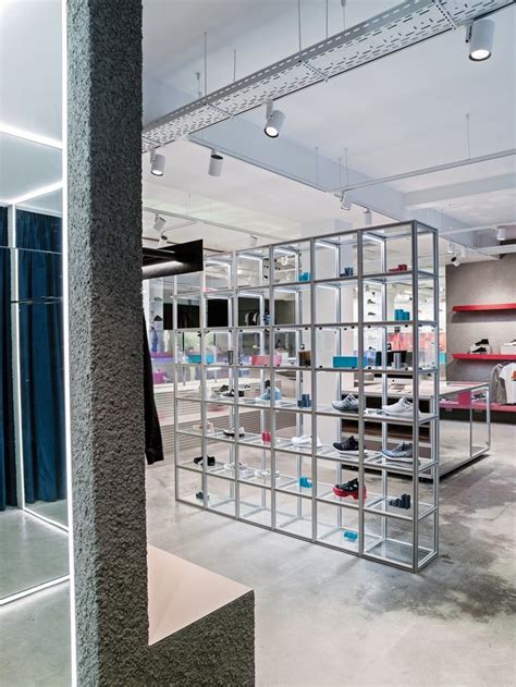 Aluminium Extrusion Redefines A Sneakers Store In Madrid By Apo Store Design Interior