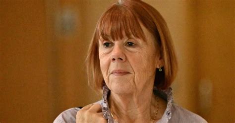 “아내 약 먹이곤 50명 불러 집단 강간”프랑스 검찰 징역 20년 구형