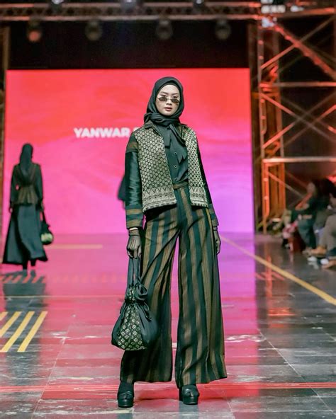 17 Ide Desain Busana Di 2025 Desain Busana Model Baju Wanita Pakaian Untuk Wanita