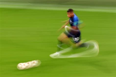 Rare Picture Of Kylian Mbappe Running Faster Than The Haters 10 07 2018 9gag