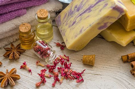 천연 유기농 화장품입니다 수 제 비누와 오일에 클렌징 소박한 나무 배경 흰색 스파 개념 0명에 대한 스톡 사진 및 기타 이미지 0명 건강한 생활방식 깨끗한 Istock