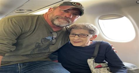 Man Sees Frail 94 Year Old And Gives Up 1st Class Seat On Plane In