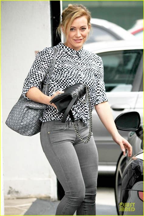 Hilary Duff Wears Grey Skinny Jeans To Show Off Fit Figure Photo