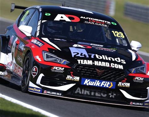 Daniel Lloyd Bids To Maintain Forward Progress At High Speed Thruxton Daniel Lloyd Racing