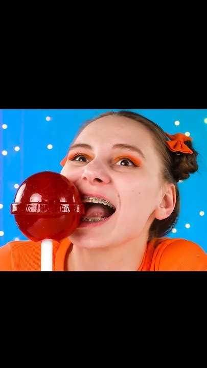 Пытался сломать большой леденец - YouTube