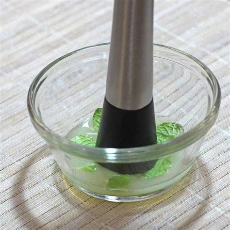 How To Use A Cocktail Muddler Mix That Drink