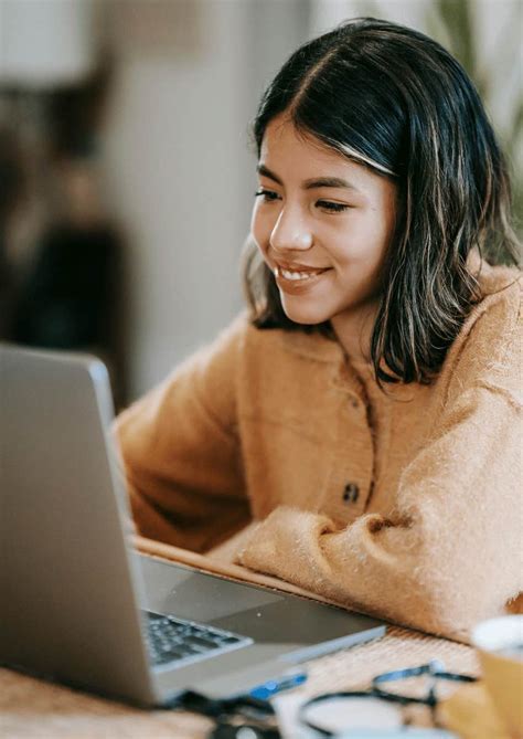 3 Strange Habits Of Extremely Likable People According To Psychology