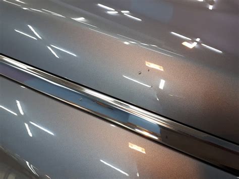 도어와 후드보닛의 찍힘으로 자동차 덴트 복원을 위해 입고된 그랜저 Hg입니다 안양 자동차 흠집 제거 자동차 복원