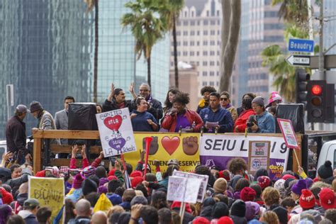 Distrito escolar de Los Ángeles aprueba un nuevo acuerdo laboral