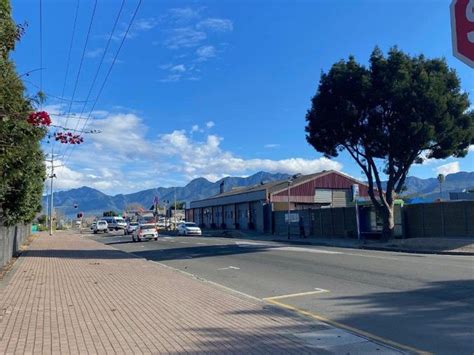 Commercial Property For Sale In George South