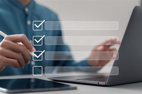 Questionário Com Caixas De Verificação Empresário Preenchendo