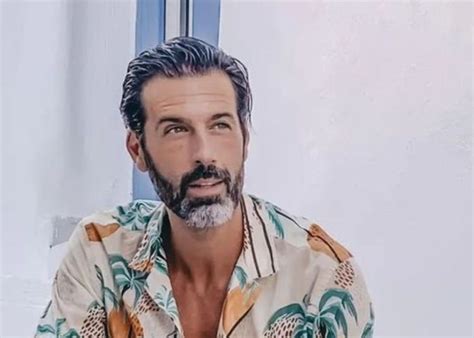 Gustavo Santos Publica Foto Nu Ao Lados Dos Filhos Em Público