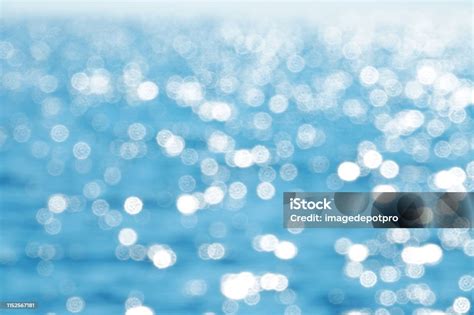 반짝이는 바다 표면의 디 포커 싱 조명의 추상적 인 배경 이미지 0명에 대한 스톡 사진 및 기타 이미지 0명 개념 고요한 장면 Istock
