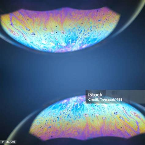 검은 배경에 아름다운 비누 거품 애니메이션 그래픽 화려한 반사를 가진 추상적인 비누 거품 모션 배경에 비누 거품이 있습니다 0명에 대한 스톡 사진 및 기타 이미지 Istock