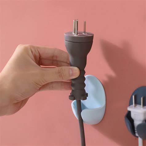 ตะขอแขวนปลั๊กไฟ แบบติดผนัง ไม่ต้องเจาะรู แข็งแรง สร้างสรรค์ สําหรับห้องครัว Fashionpreference