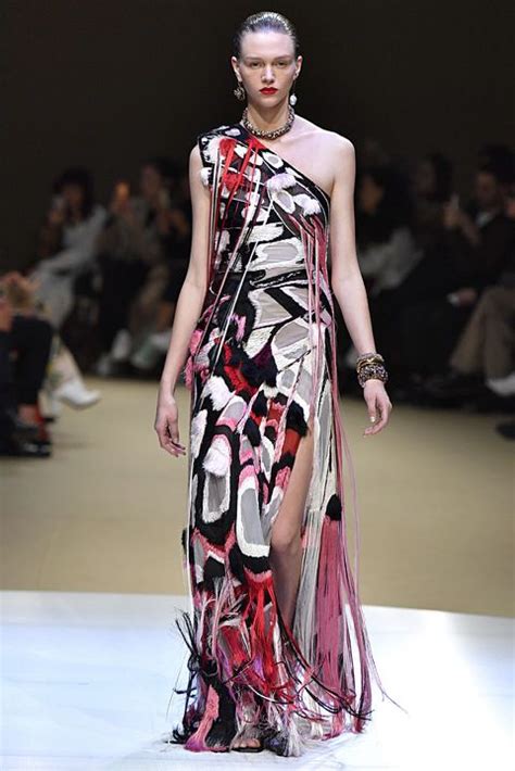 No Sex Please For The Fall Season Fashion Is All Business The Washington Post