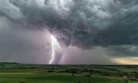 Ойрын өдрүүдэд дуу цахилгаантай аадар бороо орохыг анхааруулж байна