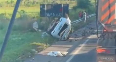 Colisão Entre Carreta E Carro Deixa Uma Pessoa Morta Na Br 364 Próximo