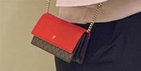 Please Help Identify This Purse My Moms Birthday Is Coming Up And