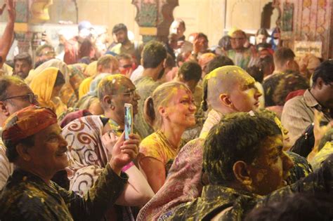 30 दिसंबर 2025 को वृंदावन में क्या बड़ा होने वाला है आखिर क्यों गृहस्थी से लेकर साधु संत जब जा