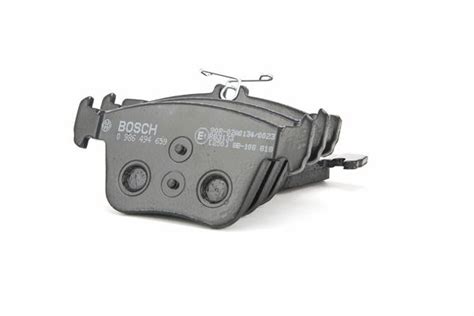 P 85 124 BREMBO Bromsbeläggsats exkl. slitvarnarkontakt AUTODOC