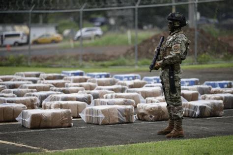 Ecuador Incauta 140 Bloques De Cocaína Ocultos En Un Contenedor Que