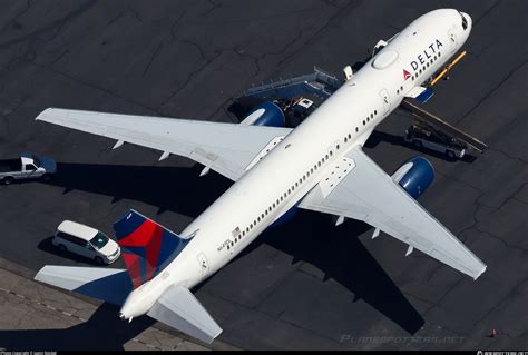 n649dl delta air lines boeing 757 232 photo by justin stöckel id