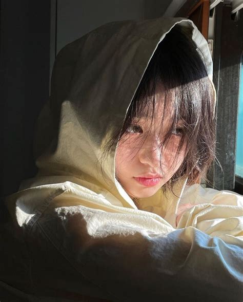 Pin by on 예쁜사람 Poses Pose reference photo Human poses reference