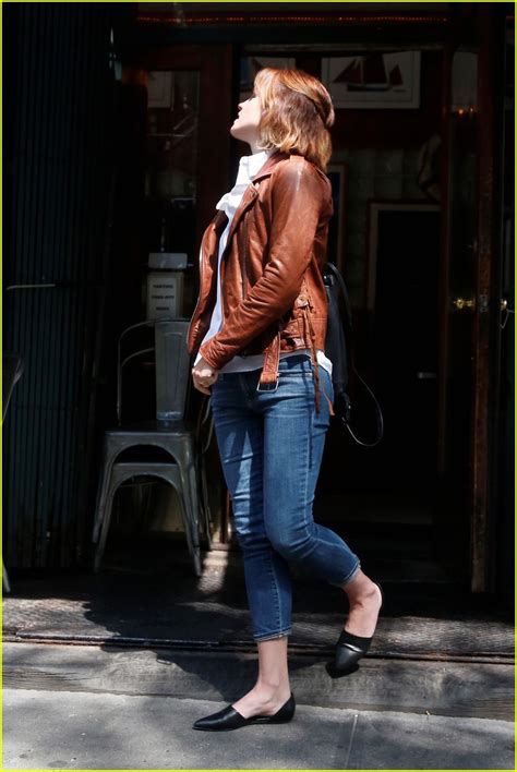 Emma Watson Reveals Her Latest Favorite Read Photo Emma Watson Pictures Just Jared