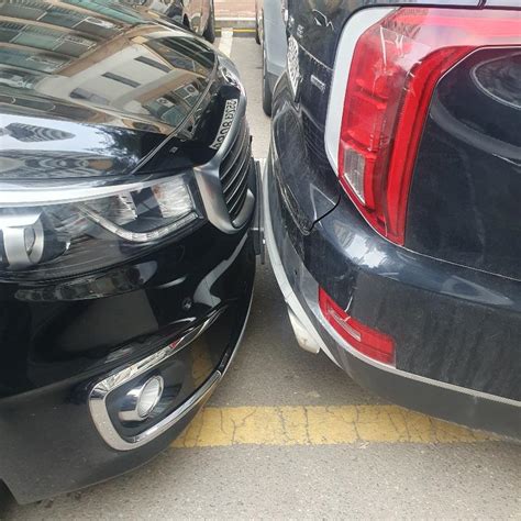 어느 아파트의 주차장 자동차 에펨코리아