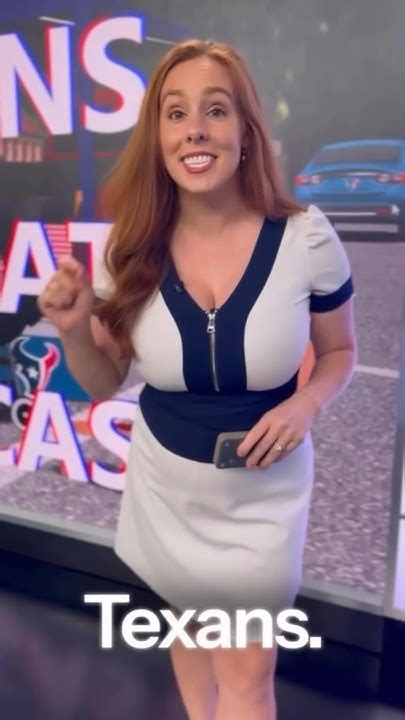 Caroline Brown Cleavage Weatherforecast Meteorologist Curvy