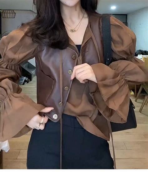 유투미월드 당일 출고 레트로 프렌치 퍼프 슬리브 셔츠 세트 여성용 타이드 에디션 PU 가죽 조끼 조끼 재킷 투피스 세트