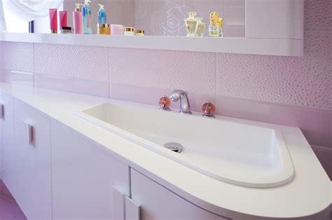 10 Inspirasi Warna Cat Kamar Mandi Untuk Nuansa Yang Segar Pinhome