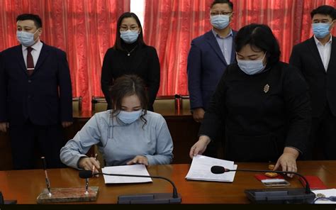 Төрийн жинхэнэ албан хаагчийн тангараг өргөлөө Орхон аймгийн Газрын харилцаа барилга хот