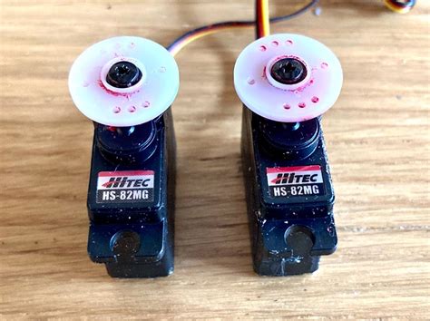 2x Servos Hitec Hs 82mg Kaufen Auf Ricardo