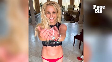 Britney Spears Replaces Wedding Ring From Sam Asghari With Massive Fake